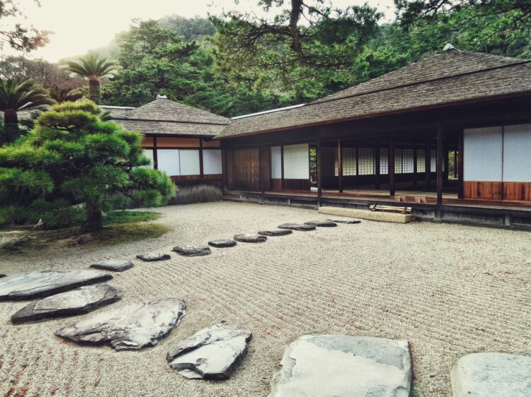 5 Ideas To Create Your Stone-Crafted Outdoor Paradise